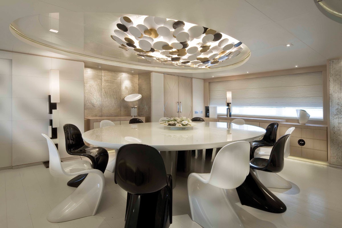 Yacht LIGHT HOLIC, CRN | CHARTERWORLD Luxury Superyacht Charters